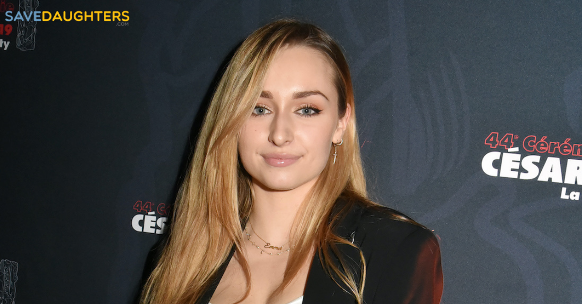 Emma Smet Wiki, Biography, Family, Age, Boyfriend, Net Worth, Photos ...