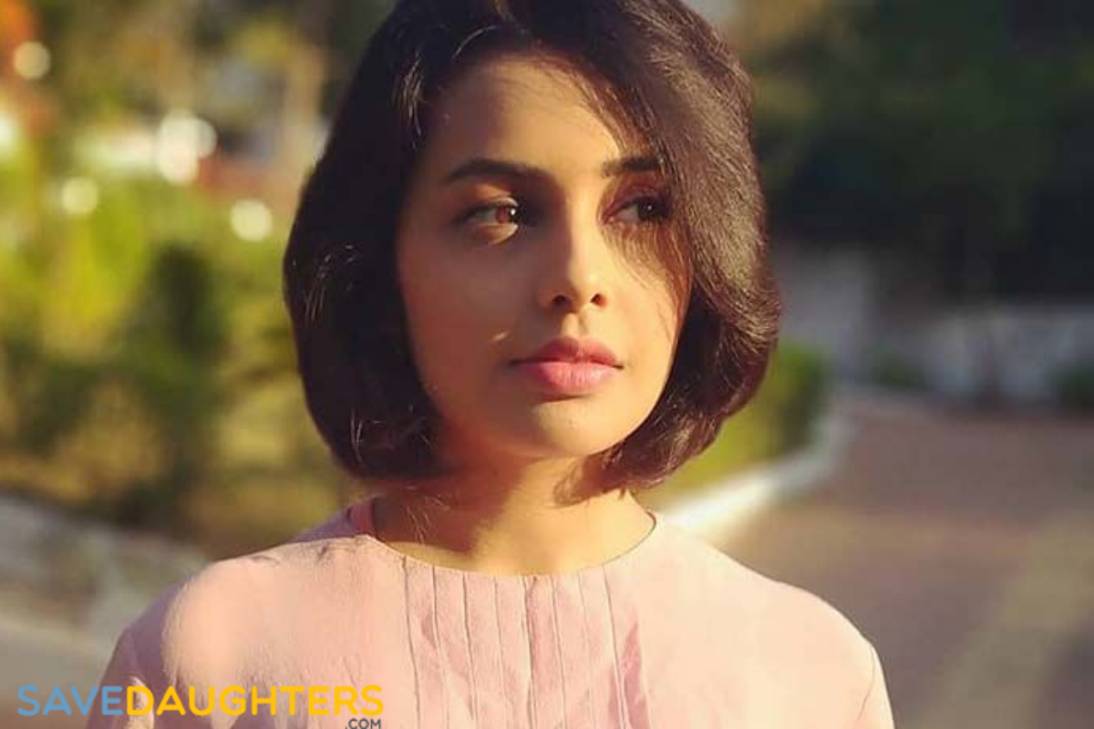 Shivani Rangole Wiki, Parents, Biography, Age, Boyfriend, Net Worth ...