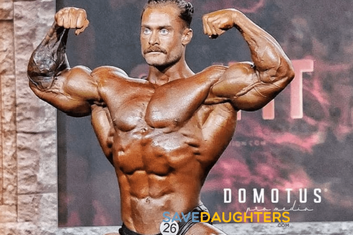 Chris Bumstead Wiki, Biography, Age, Family, Wife, Net Worth