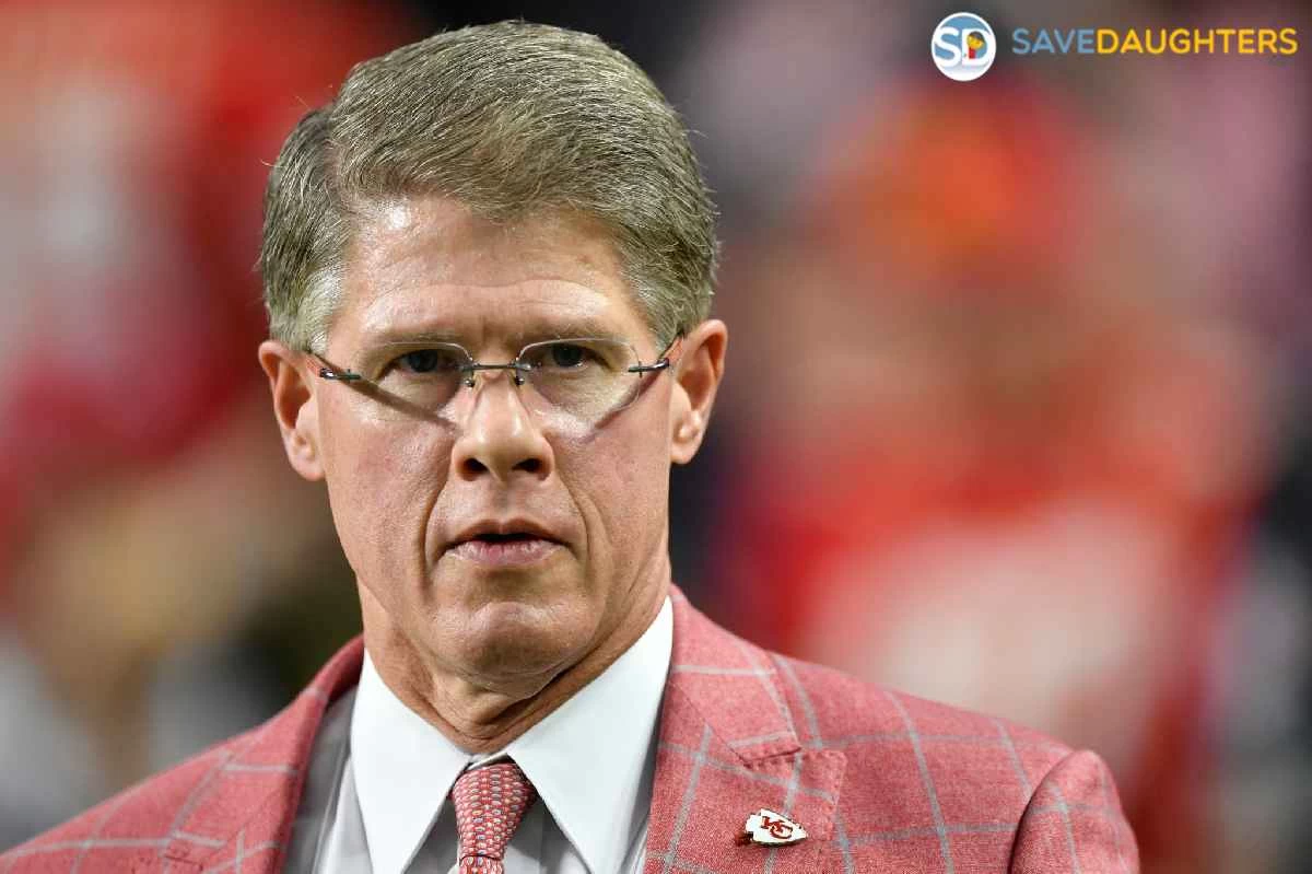 Clark Hunt Parents, Wife, Wikipedia, Age, Net Worth
