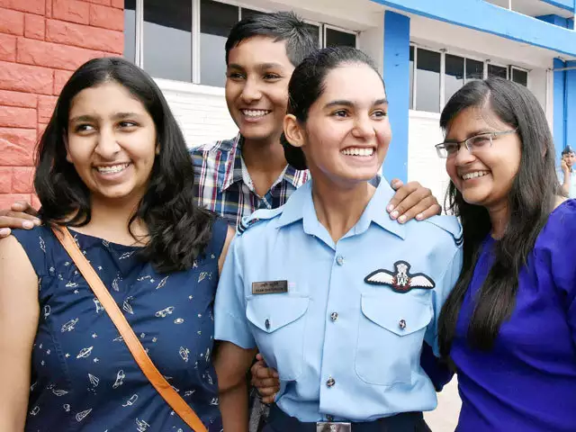 Avani Chaturvedi Biography, Wiki, Family, Age, Wikipedia, Husband, Net ...